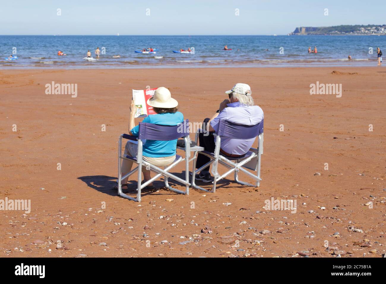 People sunbathing on beach hi-res stock photography and images - Alamy
