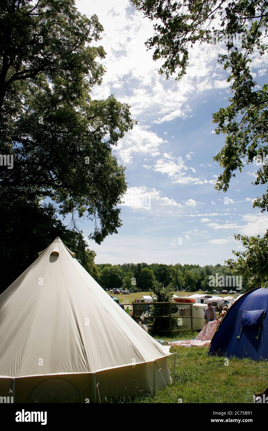 Native american campsite hi-res stock photography and images - Alamy