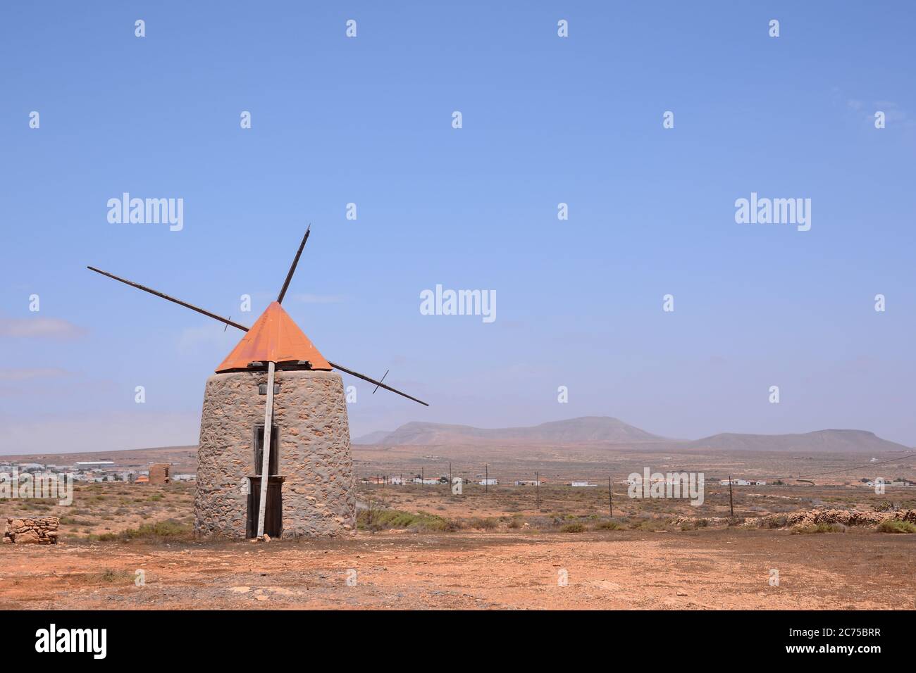 Photo Picture of a Classic Vintage Windmill Building Stock Photo - Alamy