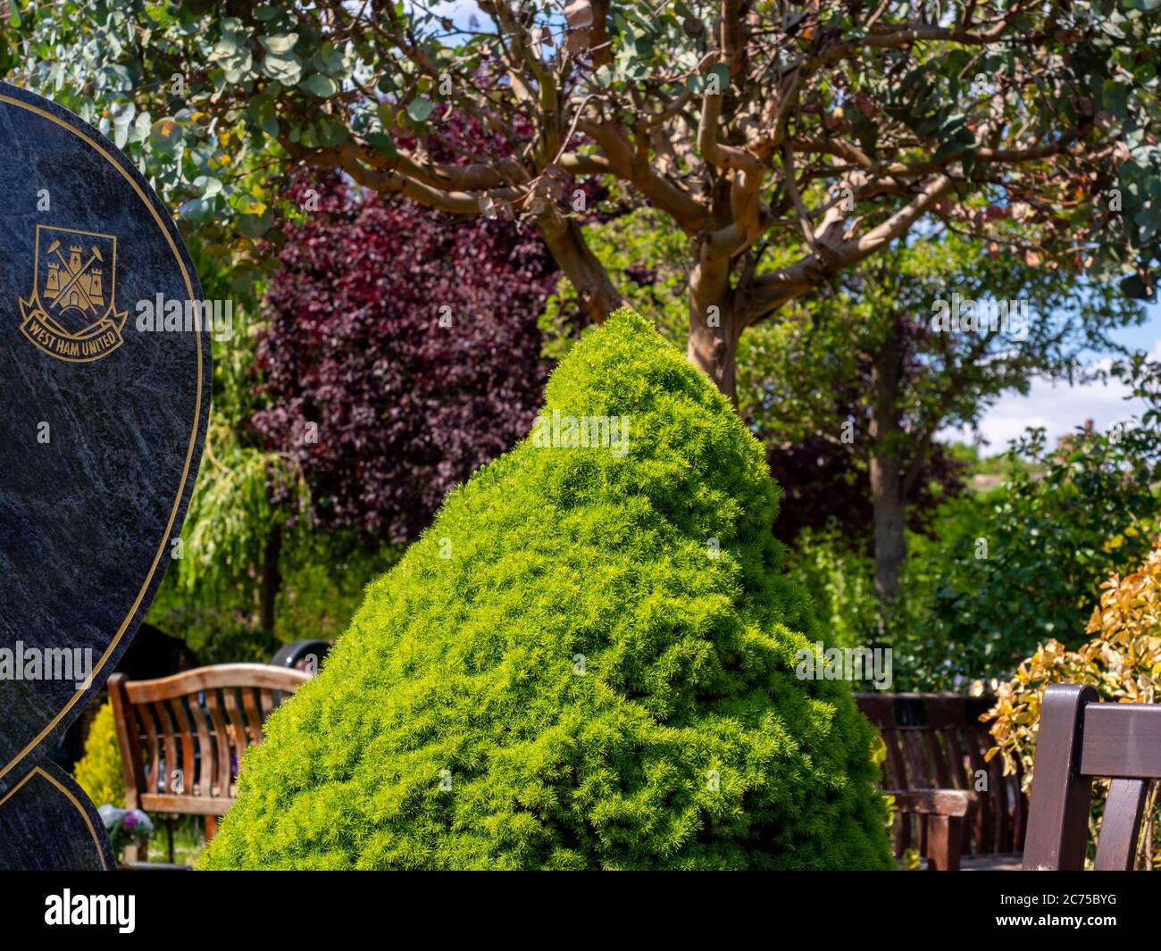 A West Ham United fan laid to rest at Cheshunt cemetery, England Stock ...