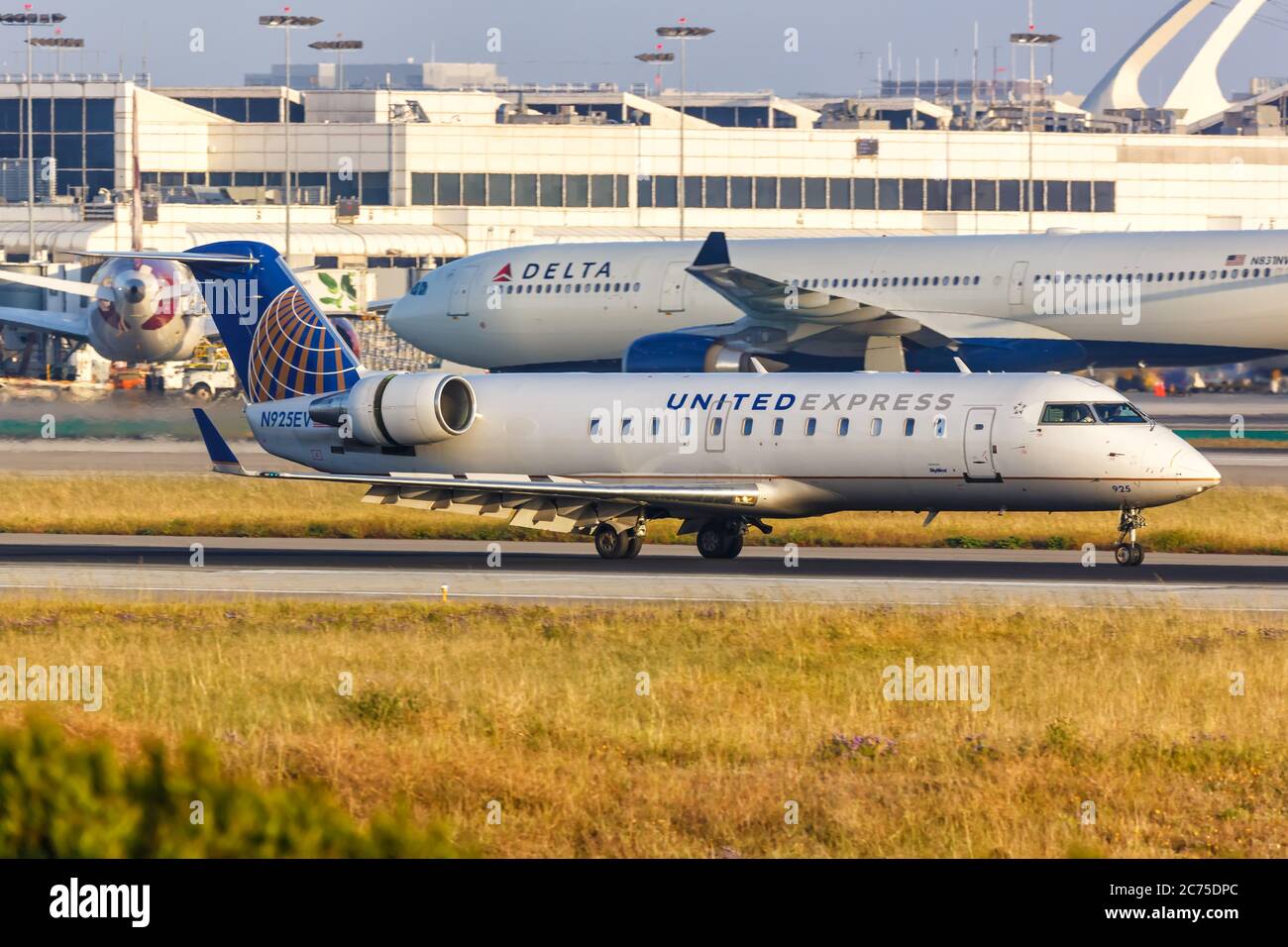 United express jet hi-res stock photography and images - Alamy