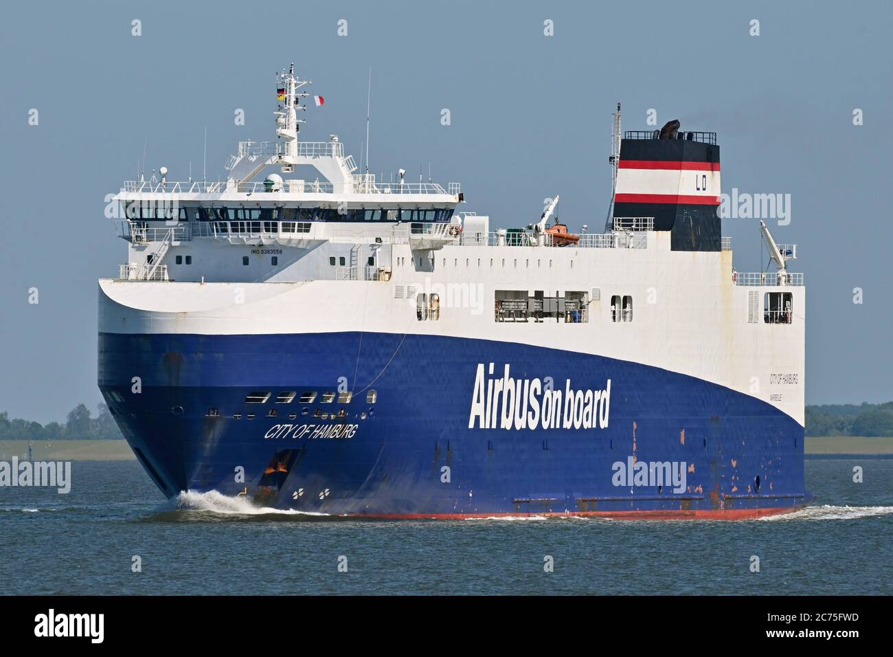 Specialised shipping hi-res stock photography and images - Alamy