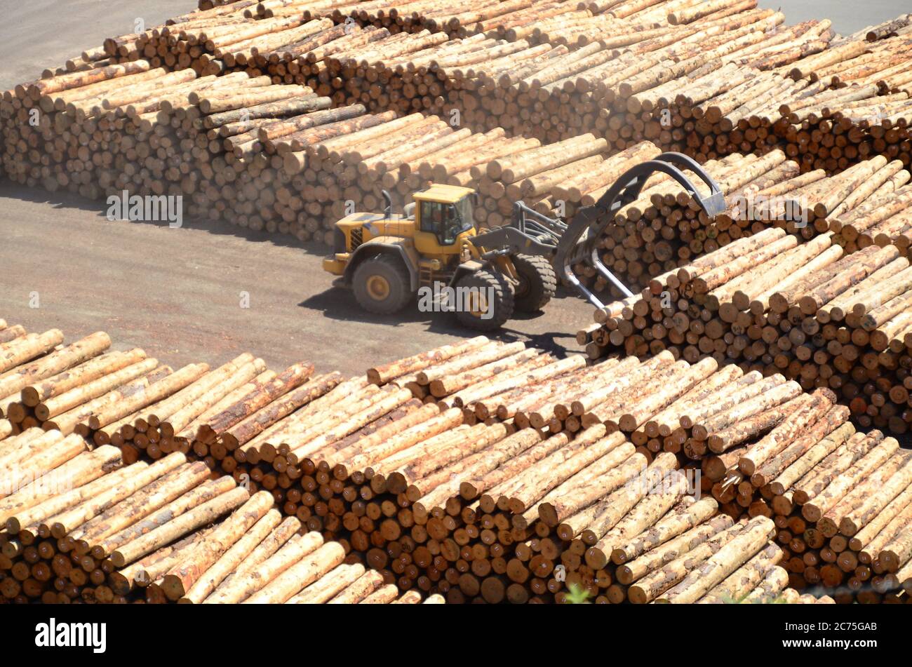 Timber tractor hi-res stock photography and images - Alamy
