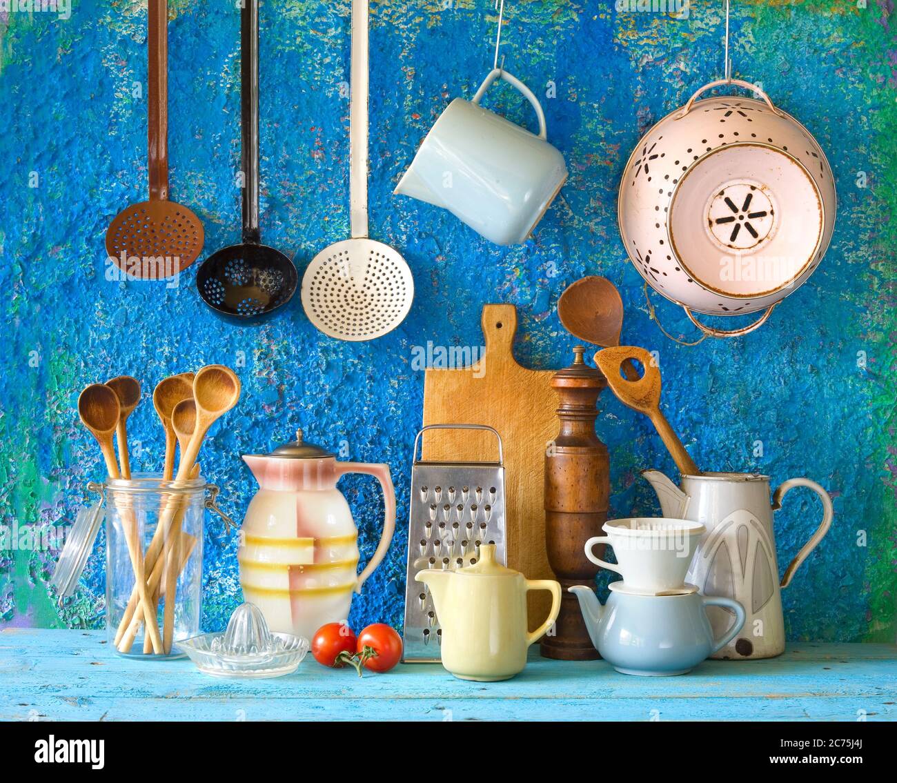 Vintage enamel kitchen utensils hi-res stock photography and images - Alamy