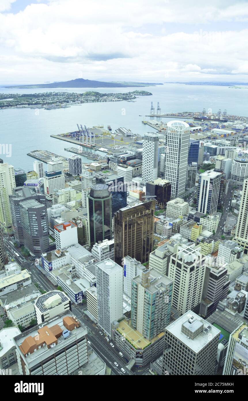 Aerial downtown auckland city skyline hi-res stock photography and ...