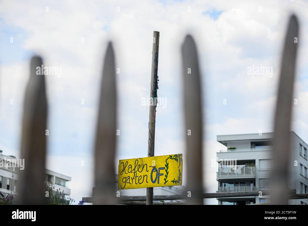 Working harbour sign hi-res stock photography and images - Alamy