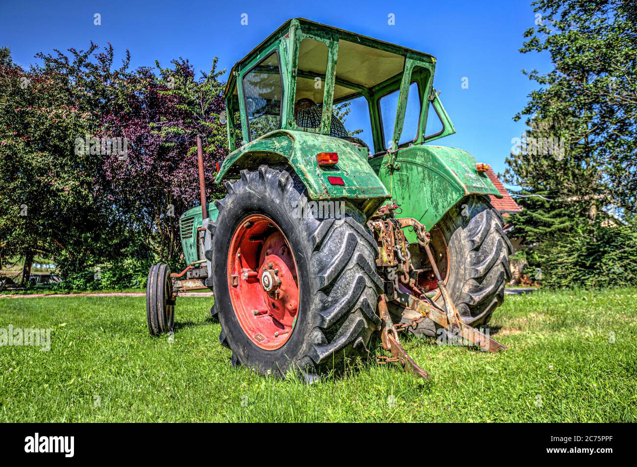 Green tractors hi-res stock photography and images - Alamy