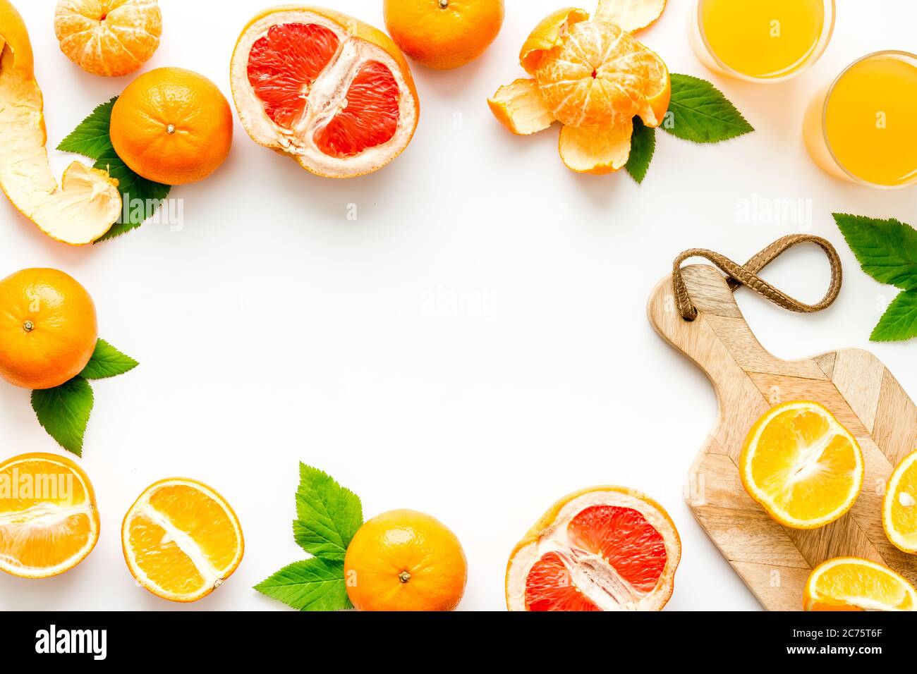 Frame with citrus fruits for juice top view Stock Photo - Alamy