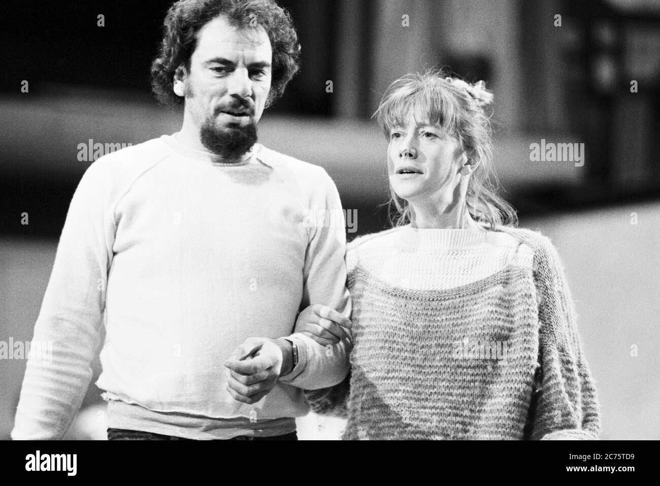 Alun Armstrong (Trapdoor), Helen Mirren (Moll Cutpurse) rehearsing THE ...