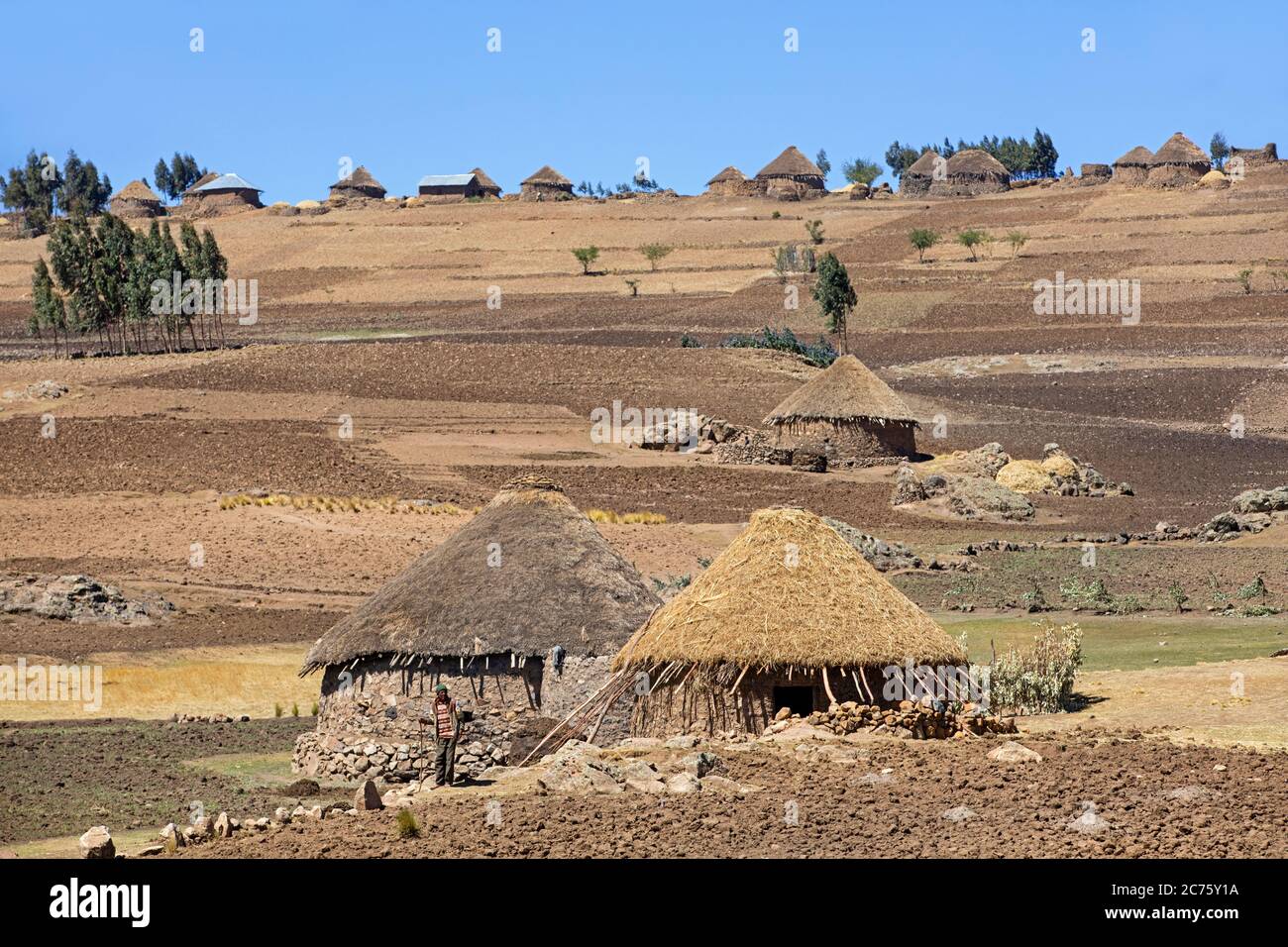 African round hut thatched roof hi-res stock photography and images - Alamy