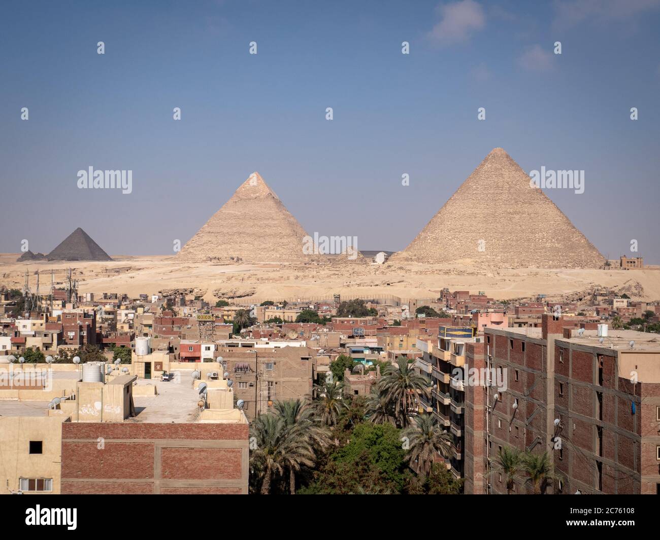 the skyline of giza and the pyramids in the background Stock Photo - Alamy