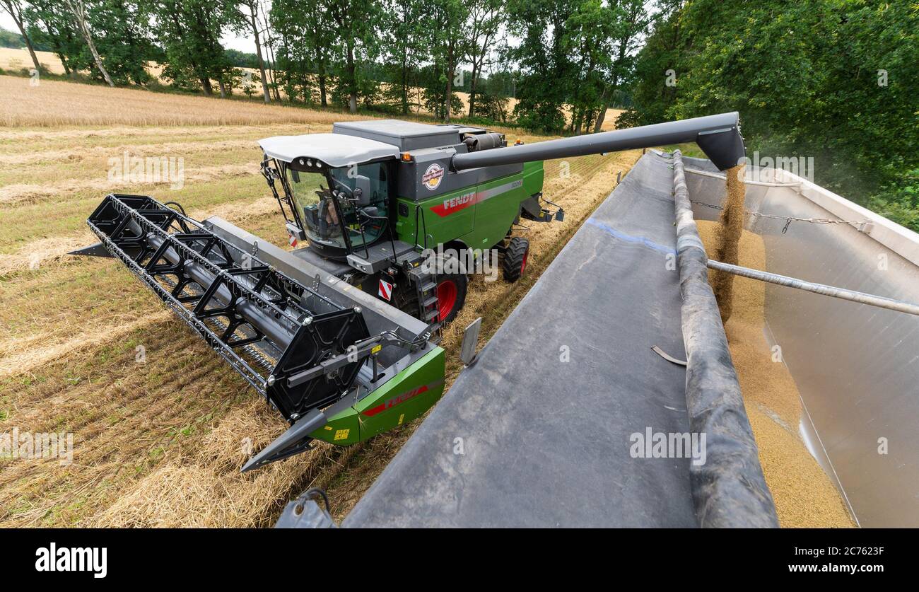 Grain tank combine harvester hi-res stock photography and images - Alamy