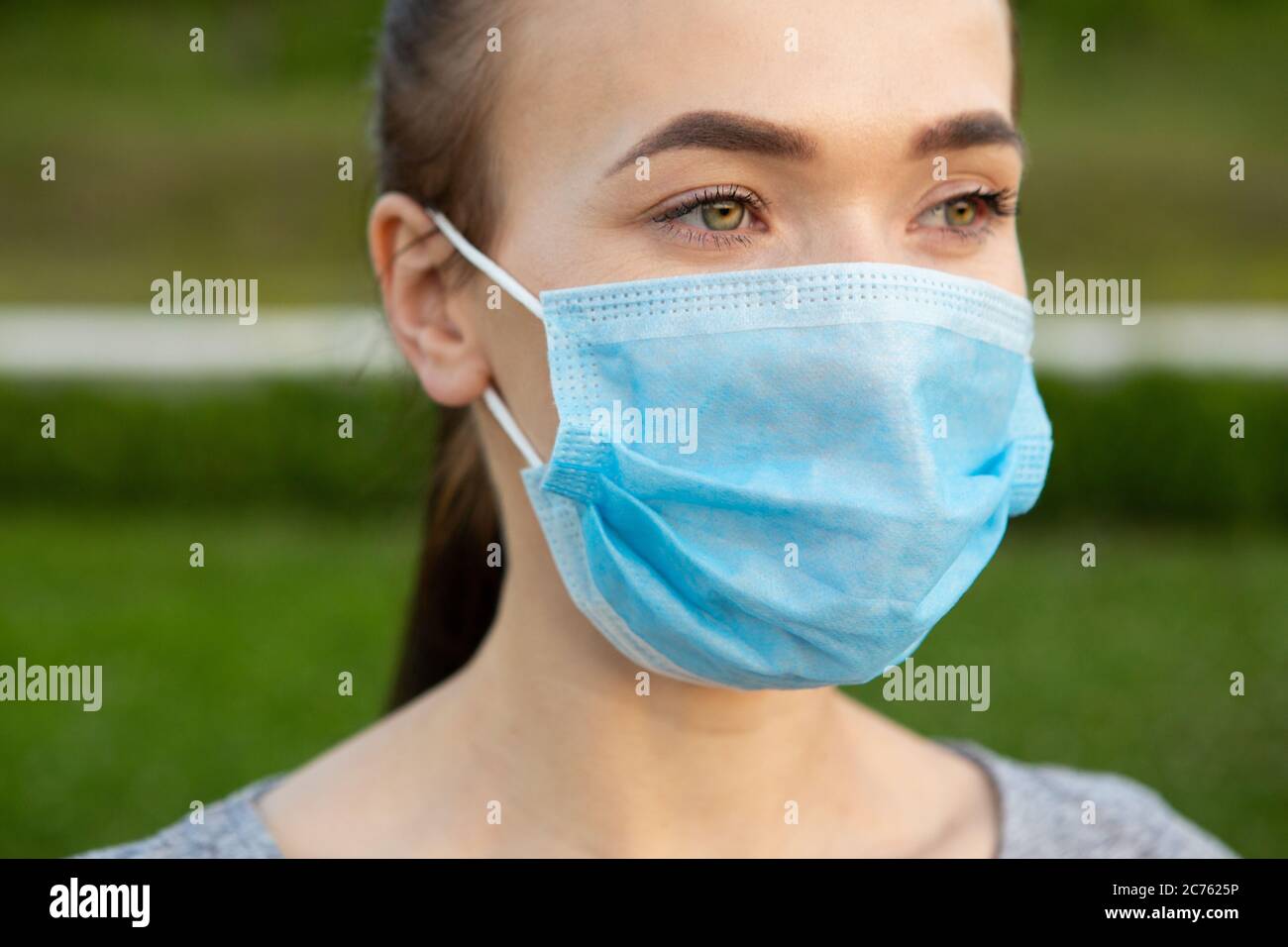 Portrait of surgeon wearing surgical mask hi-res stock photography and ...