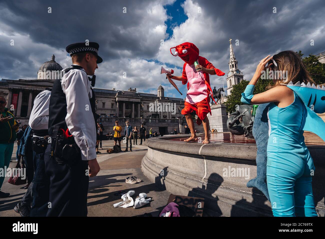 London / UK - 07/11/2020: Police officers having a conversation with ...