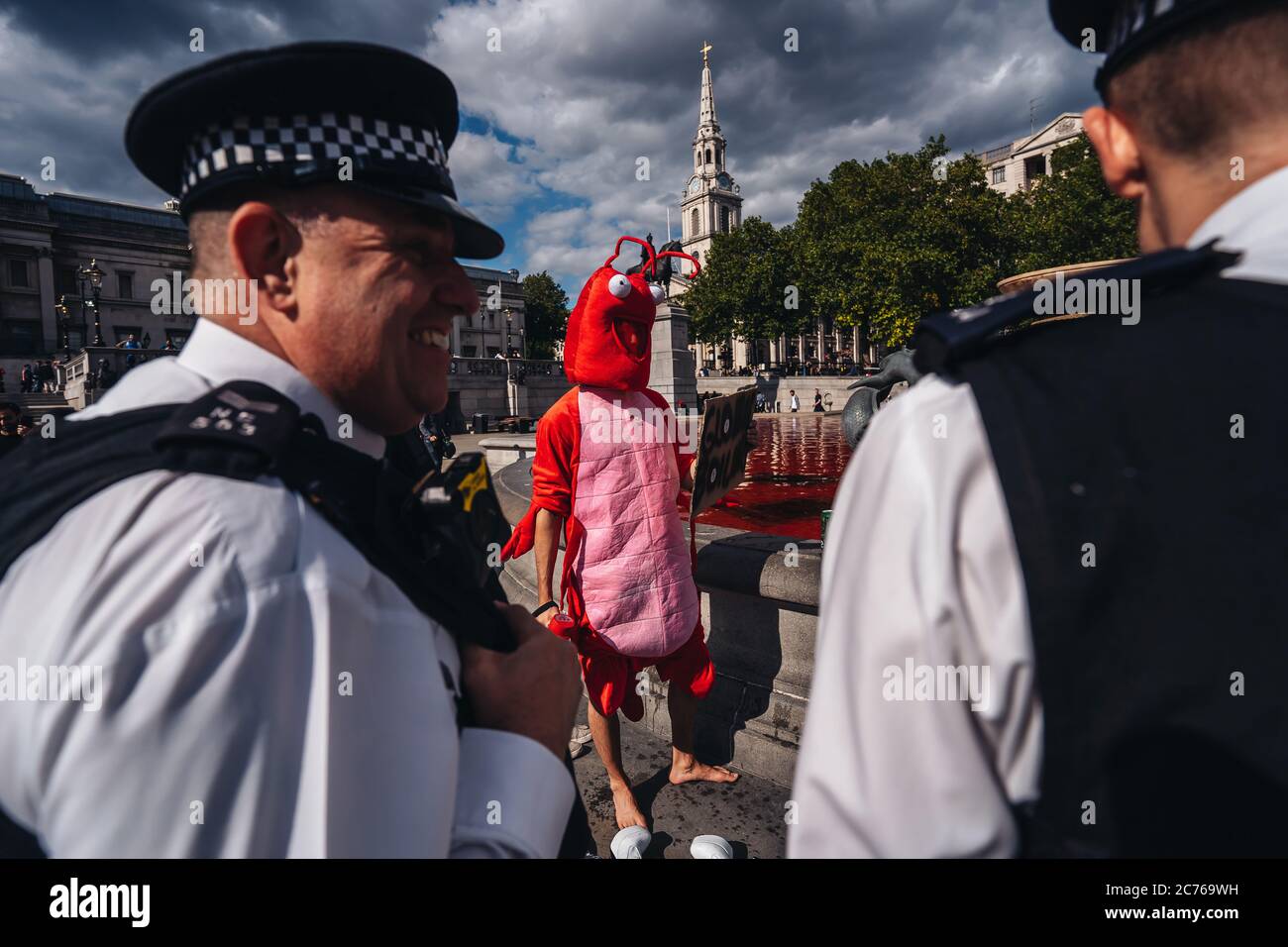 London / UK - 07/11/2020: Police officers having a conversation with ...