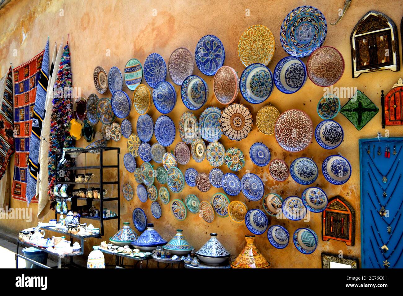 Traditional Moroccan ceramic pottery, Fez Stock Photo - Alamy