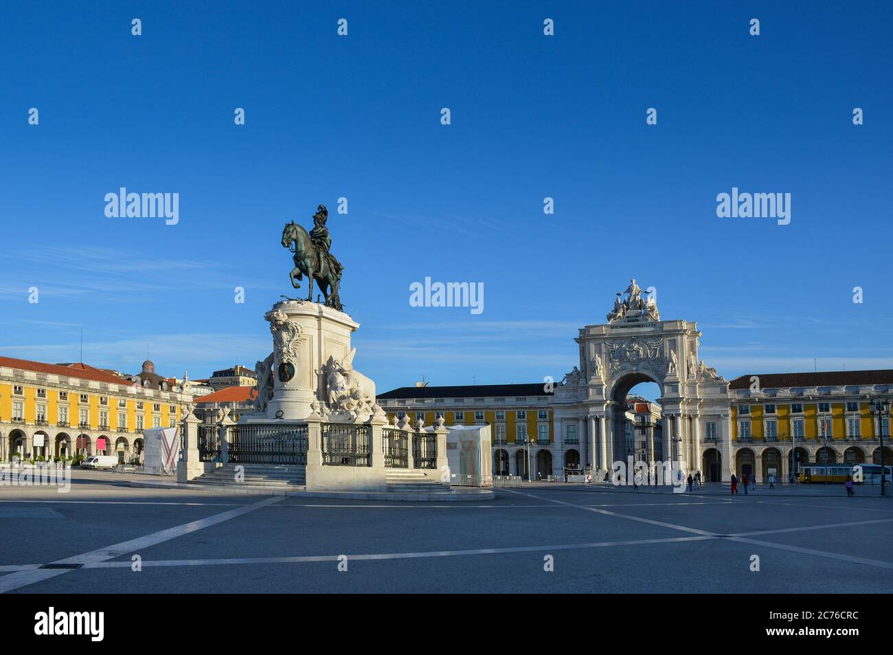 Commerce square (Praca do Comercio) with Rua Augusta Arch and statue of ...