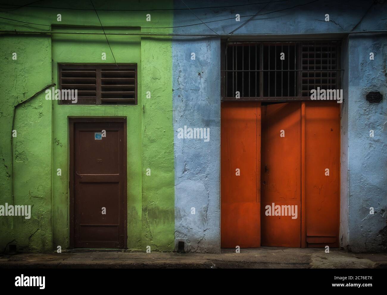 Old town havana wall hi-res stock photography and images - Alamy
