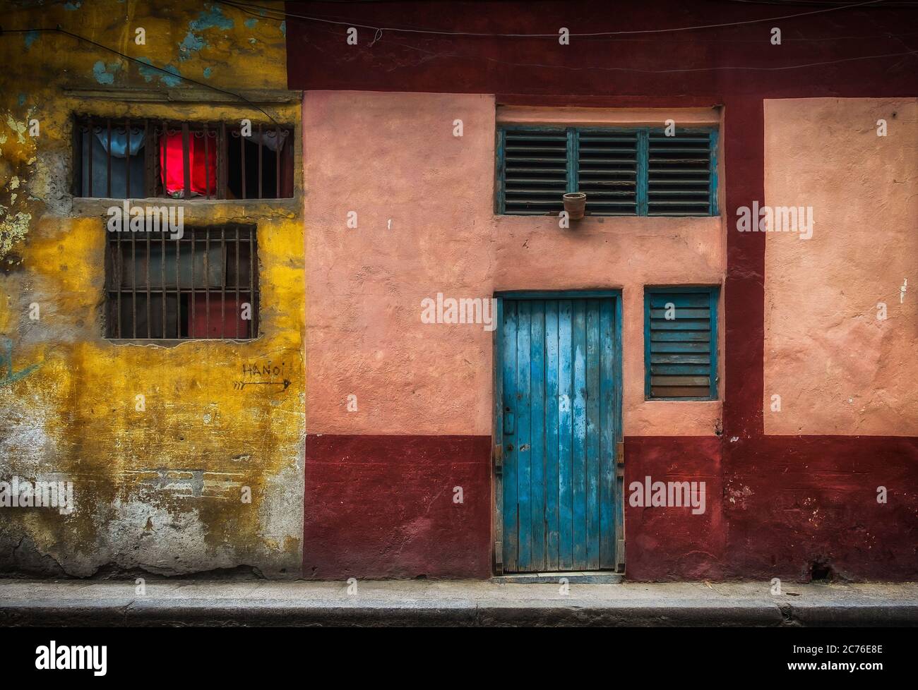 Old town havana wall hi-res stock photography and images - Alamy