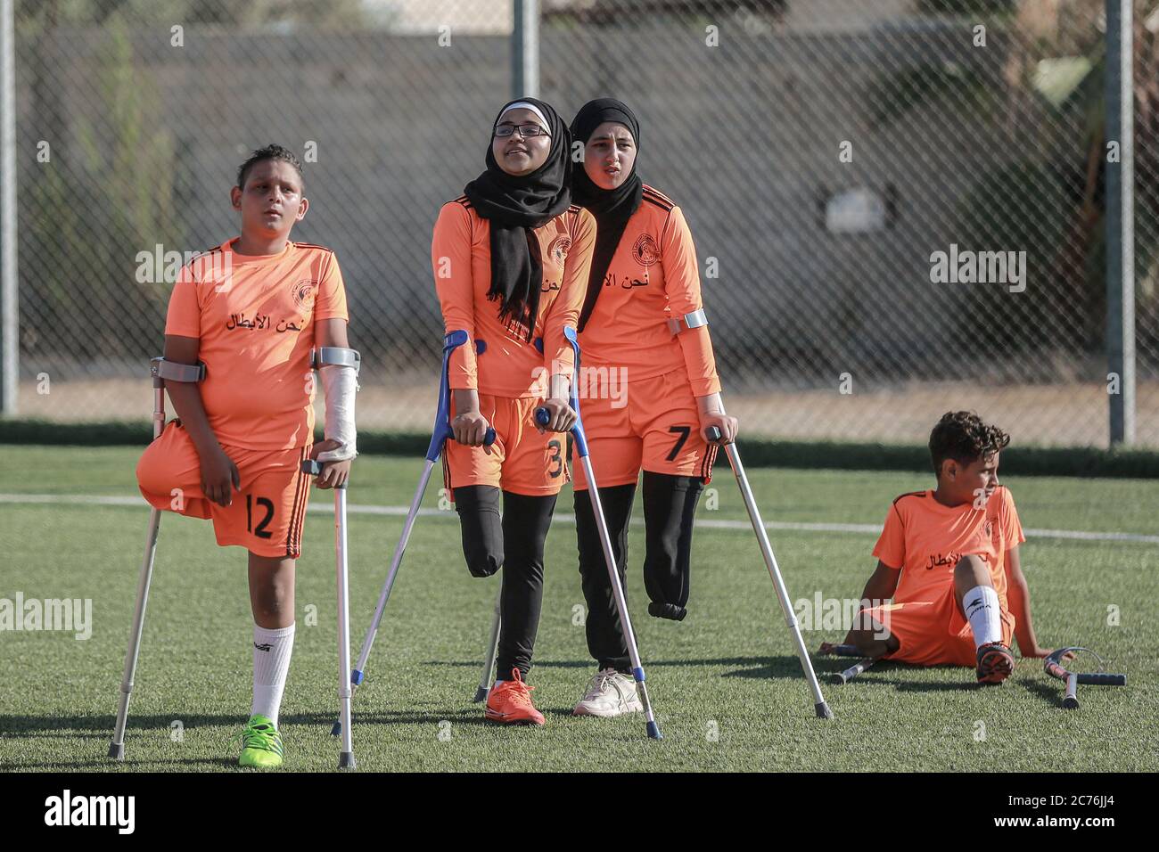 Palestinian amputee children hi-res stock photography and images - Alamy