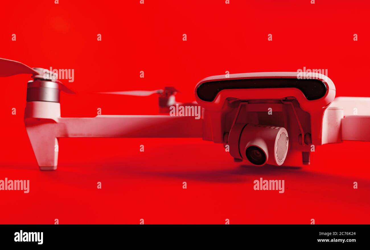 Red and white helicopter hi-res stock photography and images - Alamy