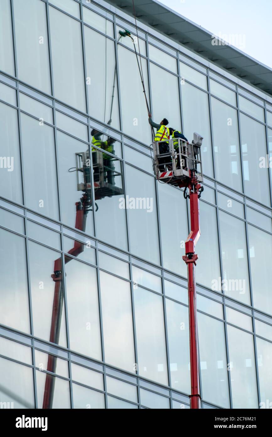 Facade cleaning hi-res stock photography and images - Alamy