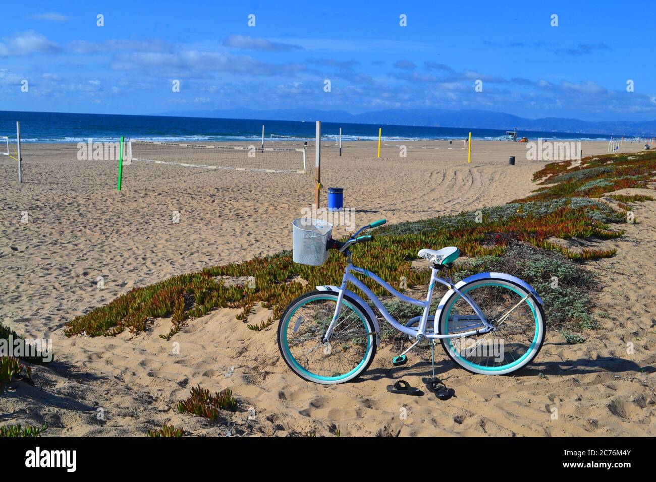Leisure time on the beach in Los Angeles Stock Photo - Alamy