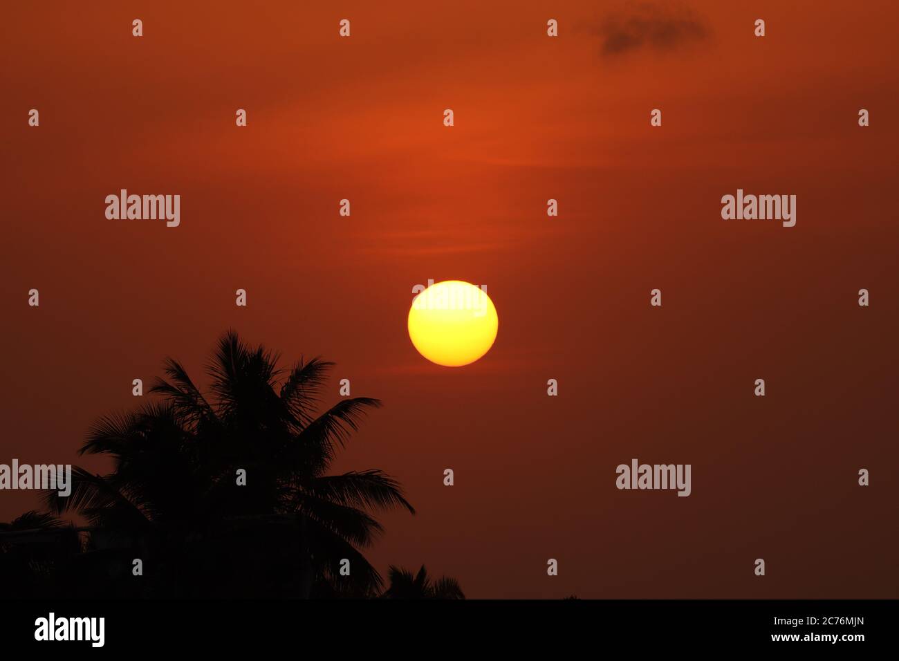 Beautiful big yellow sun hi-res stock photography and images - Alamy