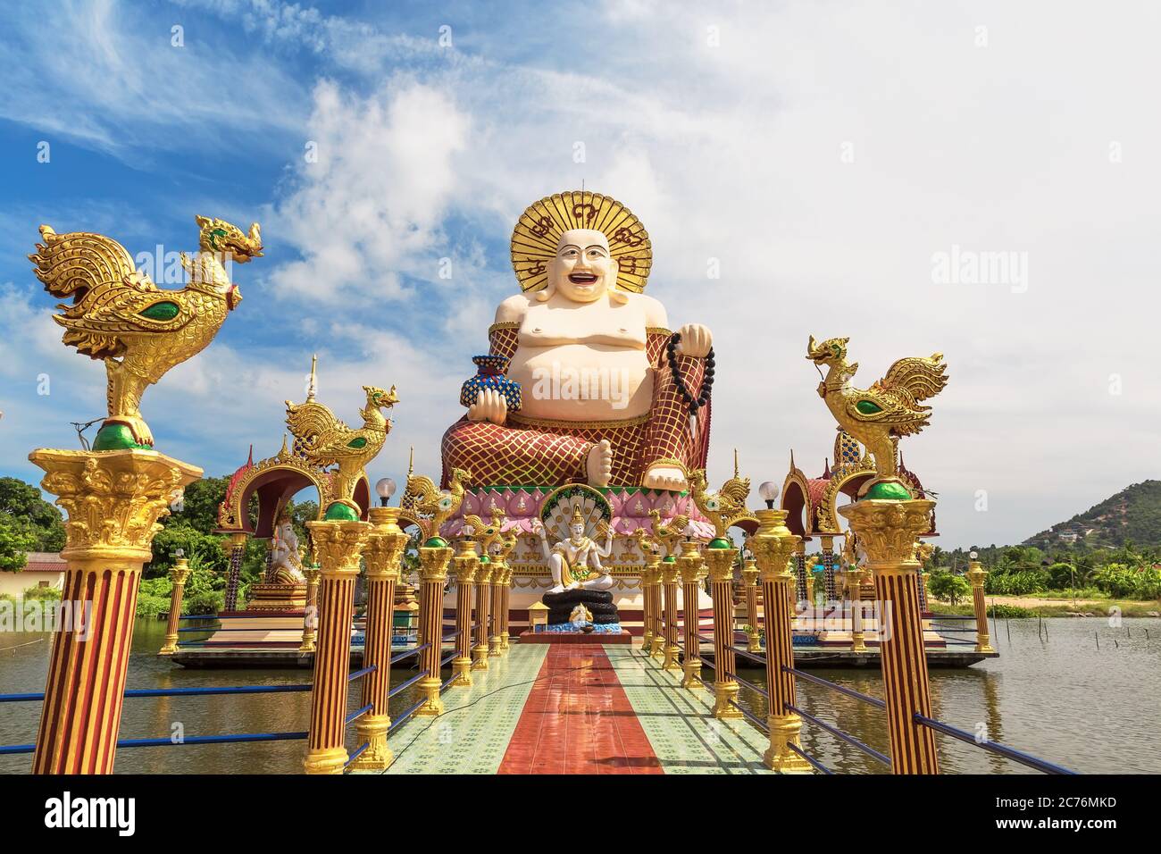 Smiling golden buddha statue hi-res stock photography and images - Alamy