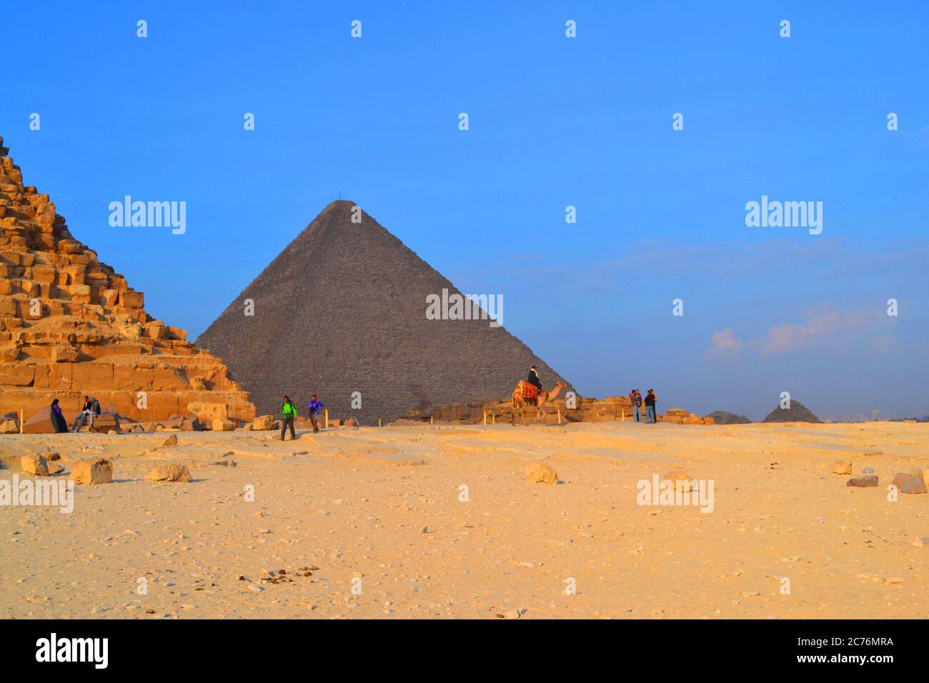 Piramyd of giza hi-res stock photography and images - Alamy