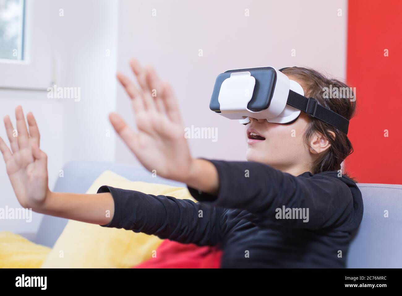 Looking through vr goggles hi-res stock photography and images - Alamy