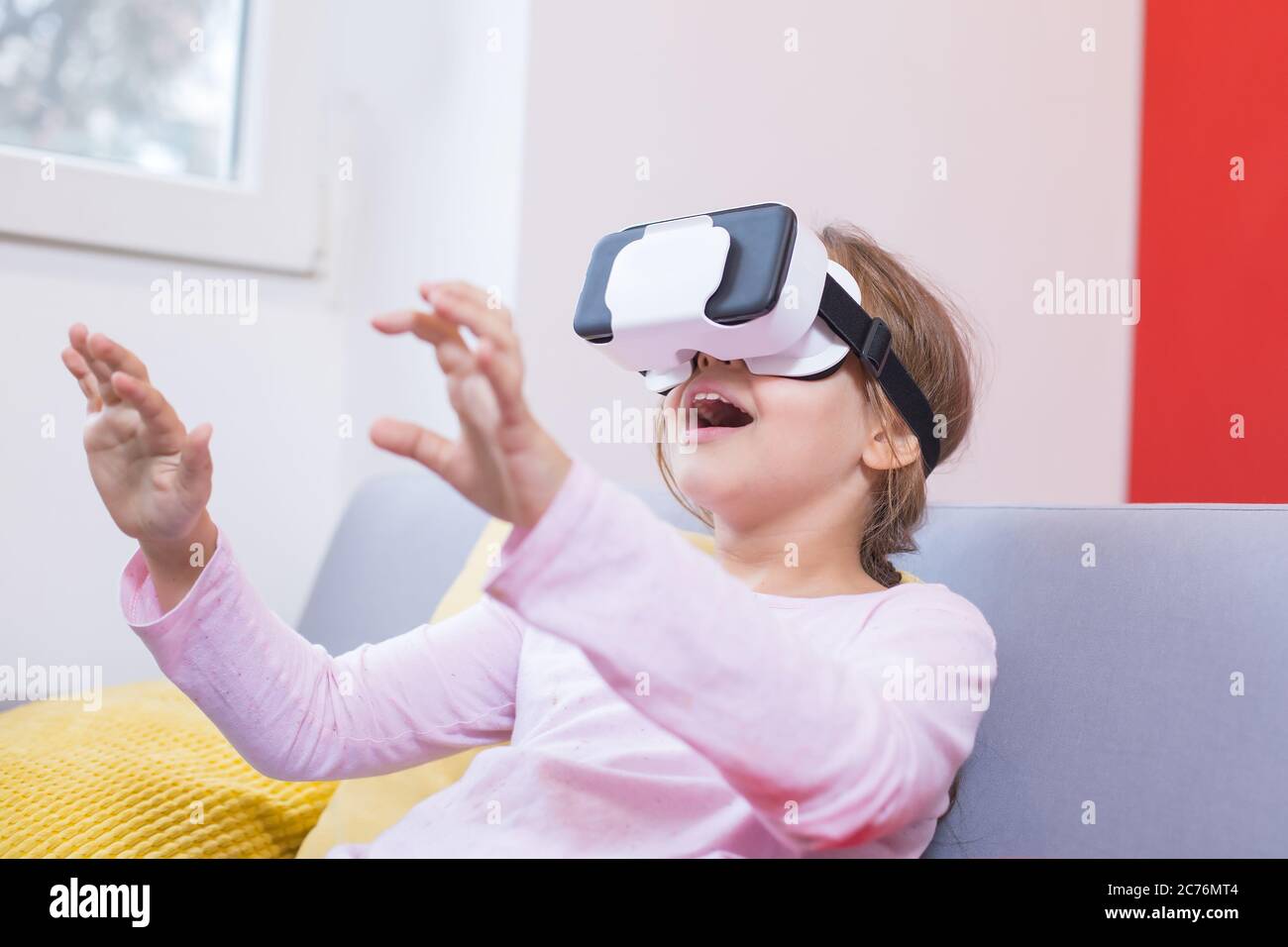 Looking through vr goggles hi-res stock photography and images - Alamy