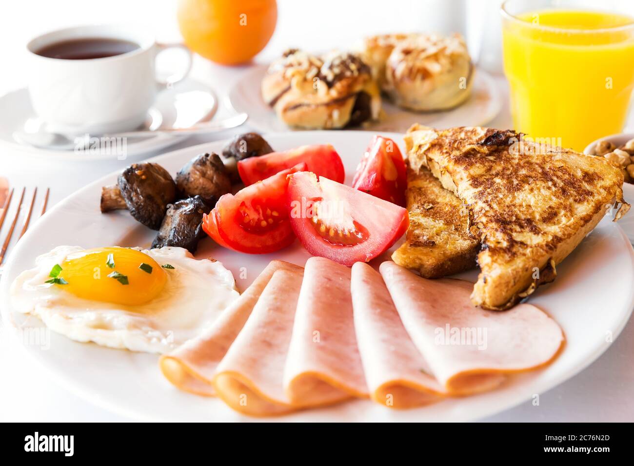 Traditional english breakfast with egg, bacon, mushrooms and tea Stock ...