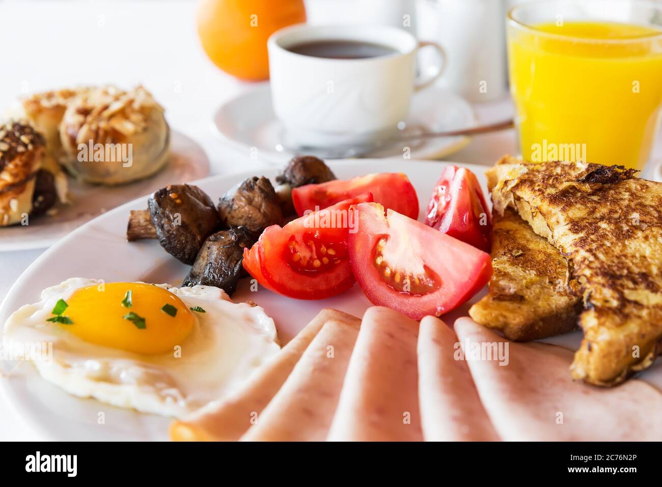 Full english breakfast plate hi-res stock photography and images - Alamy