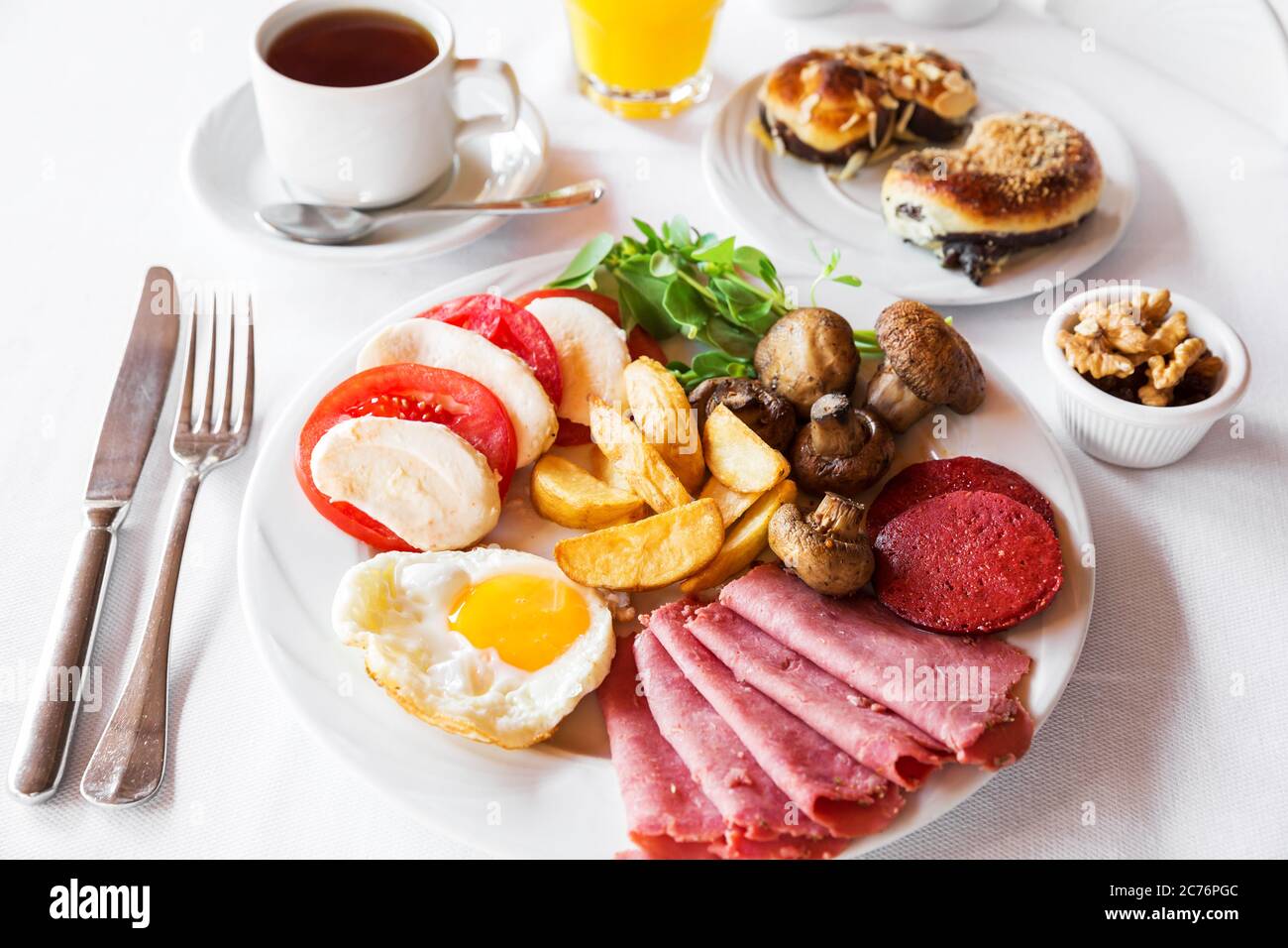 Full english breakfast plate hi-res stock photography and images - Alamy