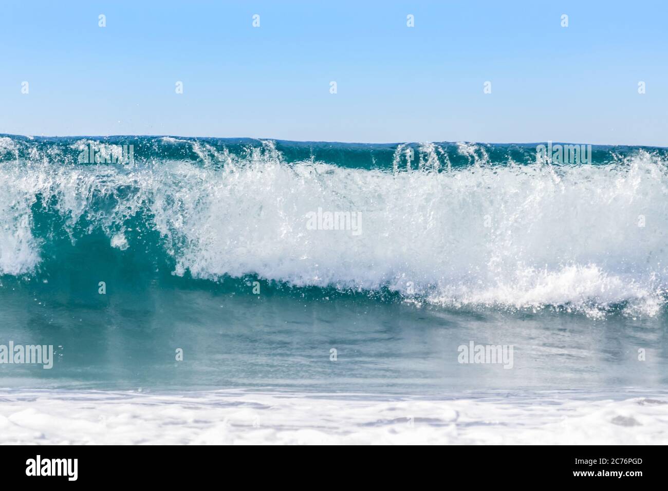 Perfect waves hi-res stock photography and images - Alamy