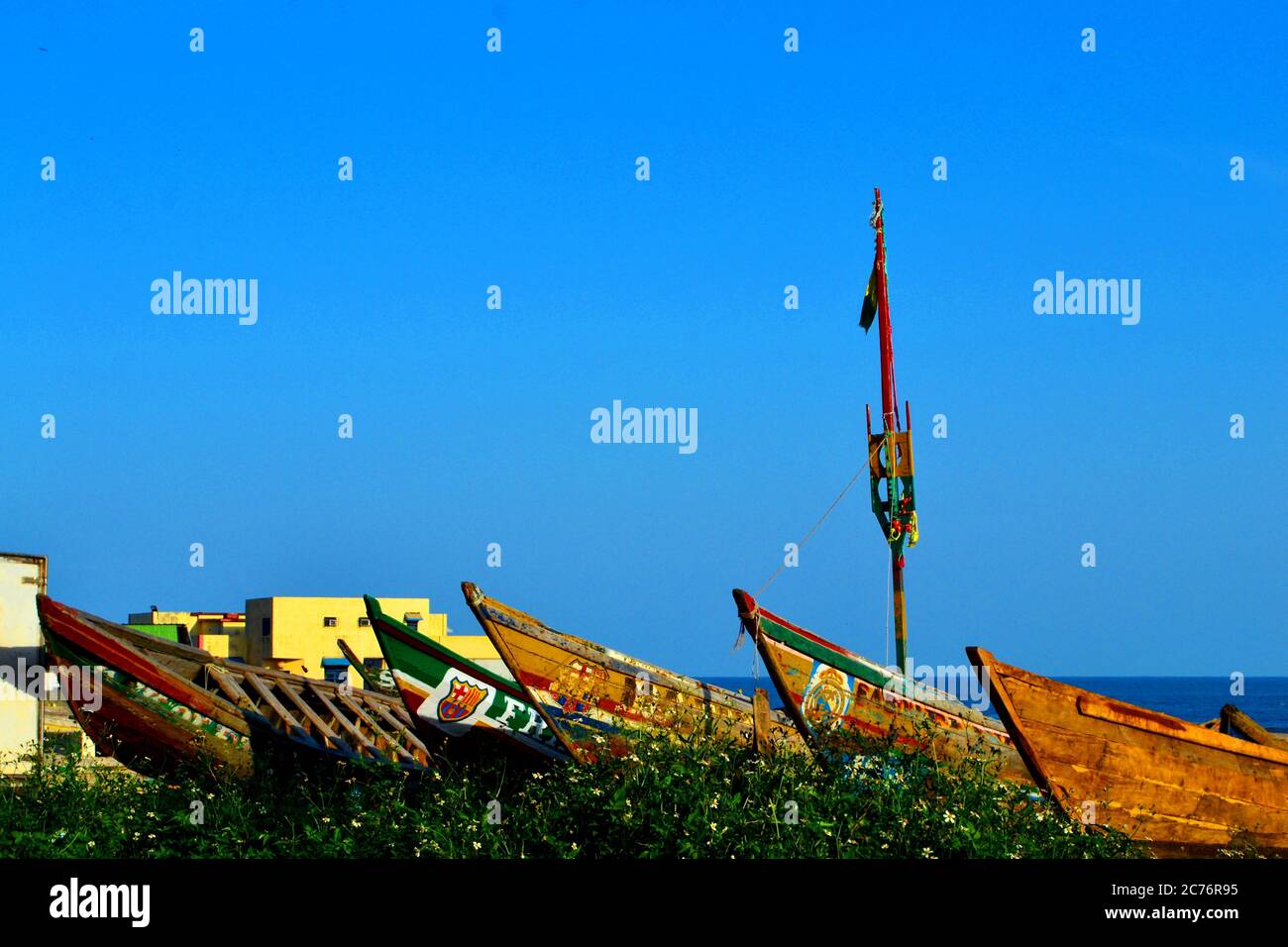 Wooden boats on the beach in Conakry, Guinea Stock Photo - Alamy