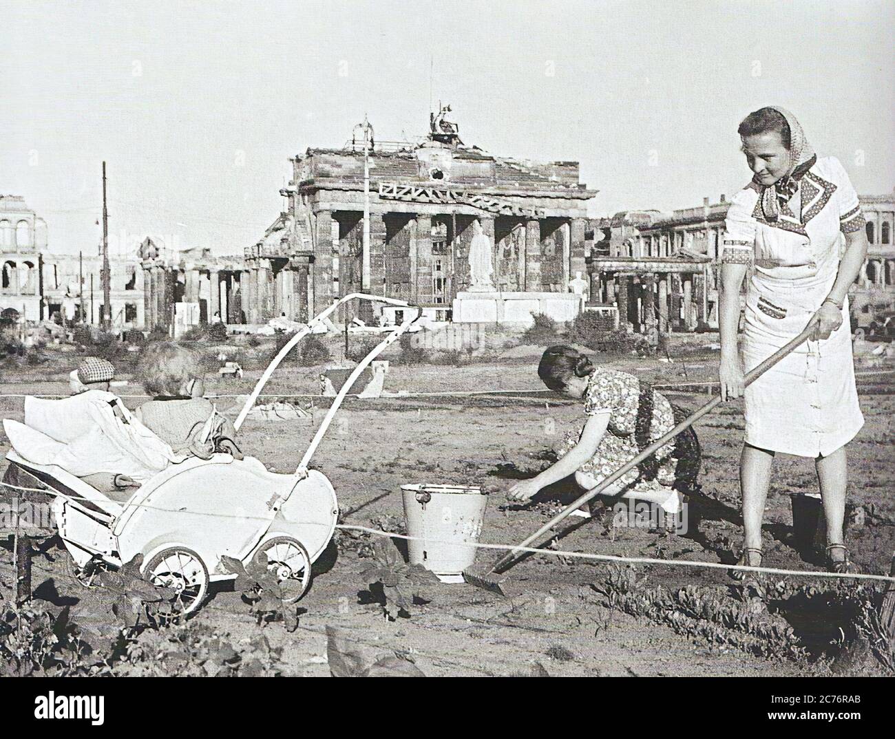 BATTLE OF BERLIN 1945 Stock Photo - Alamy