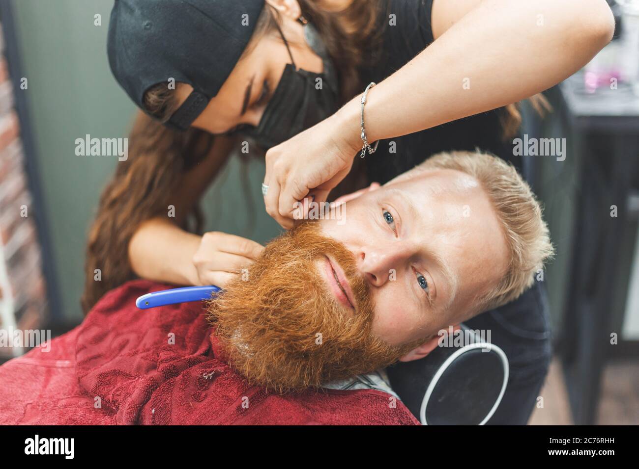 Woman shaving head hi-res stock photography and images - Alamy