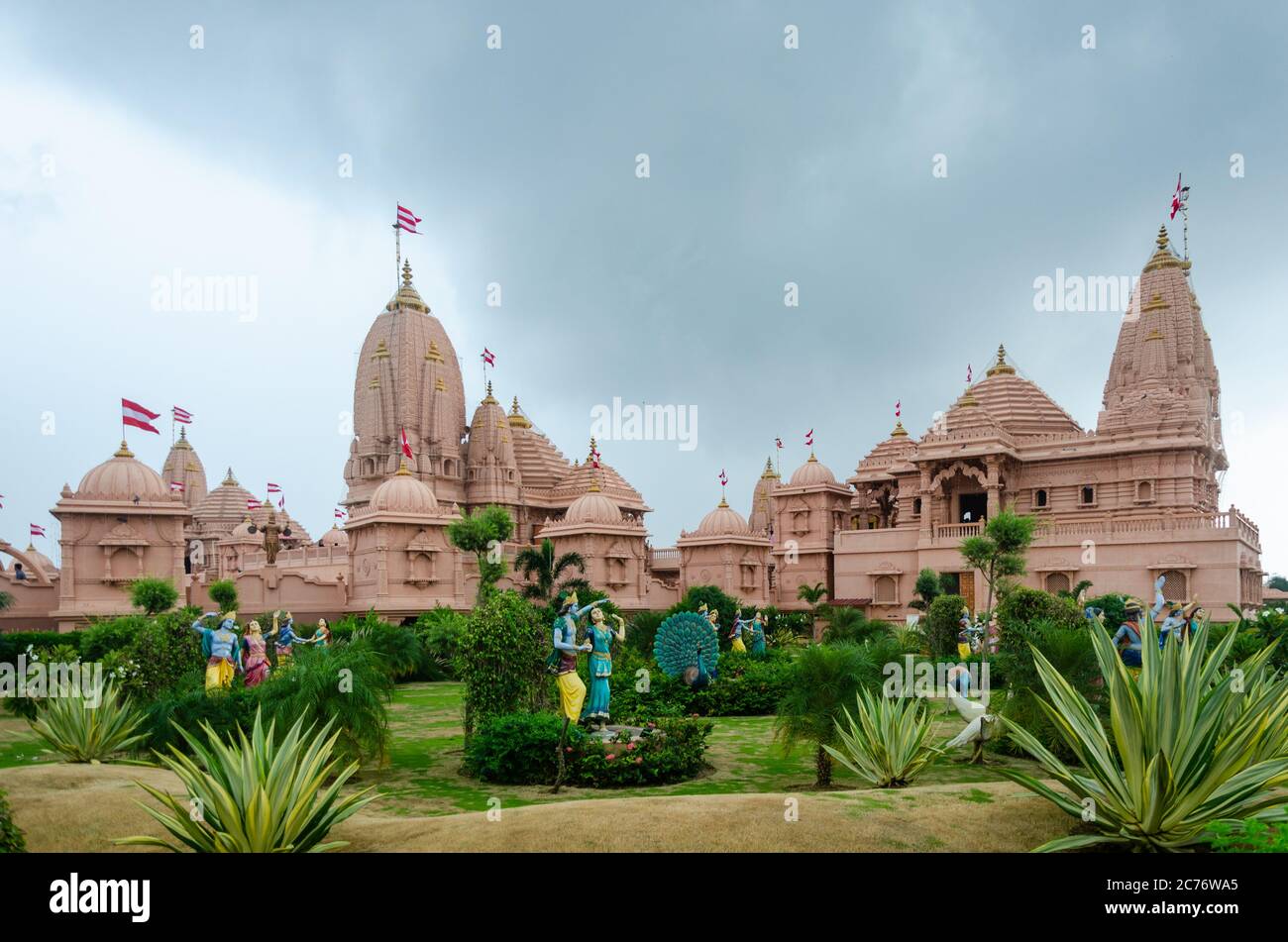 Nilkanth Dham Swaminarayan Temple complex at Poicha, Gujarat, India ...