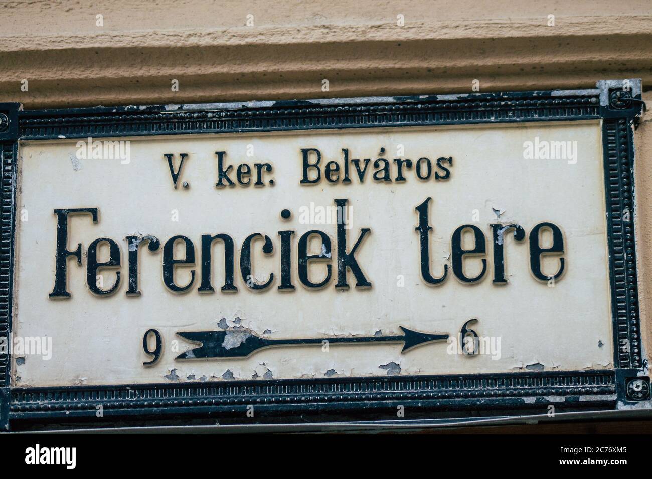 Identifying way with sign hi-res stock photography and images - Alamy