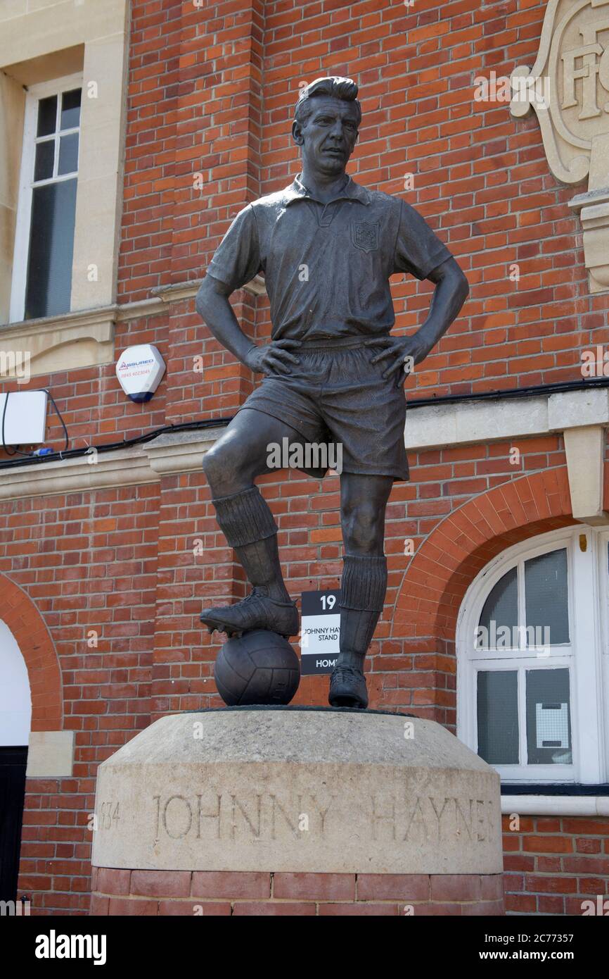 Statue of footballer Johnny Haynes outside Craven Cottage home of ...