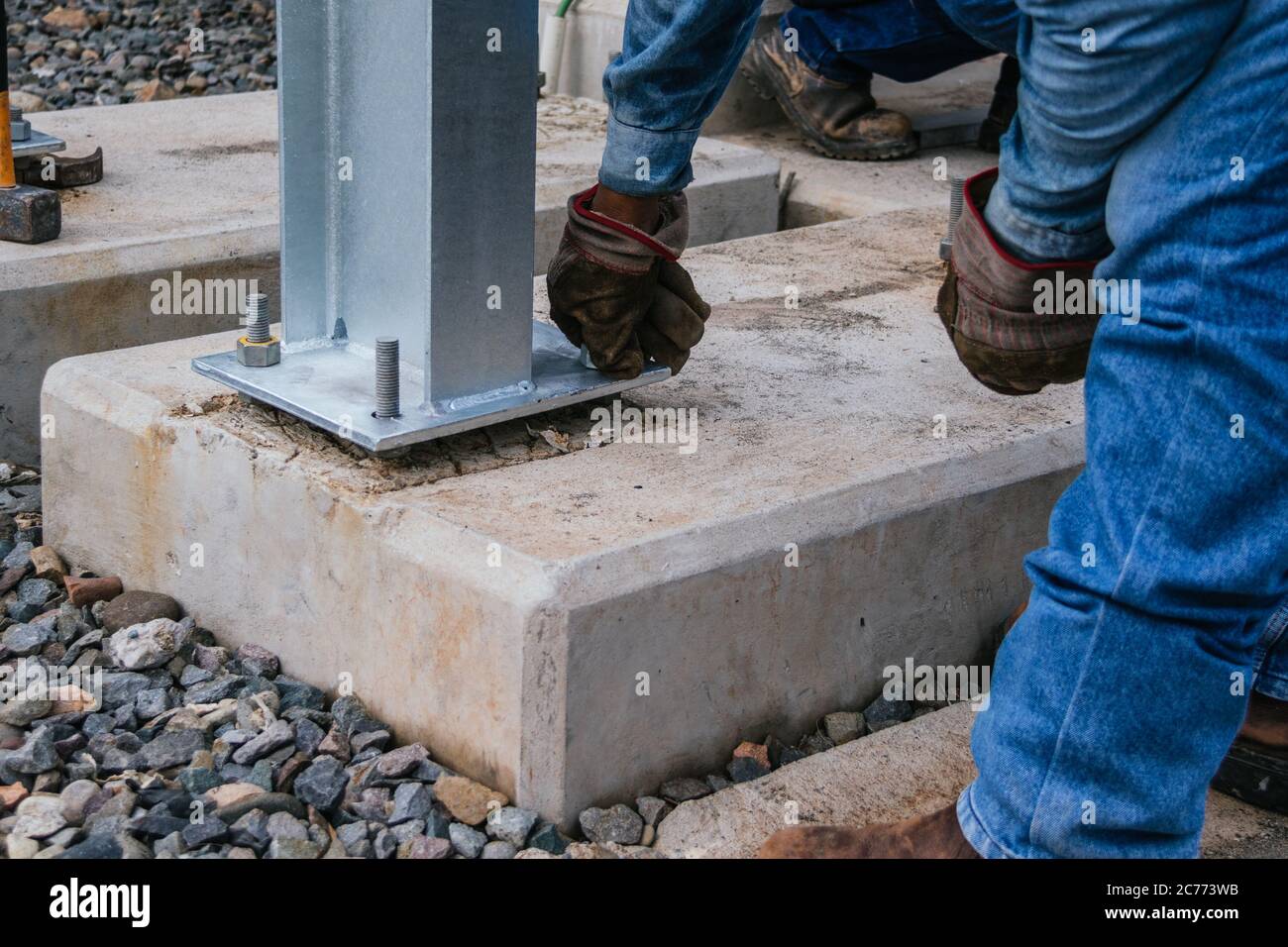 Placing steel beam hi-res stock photography and images - Alamy