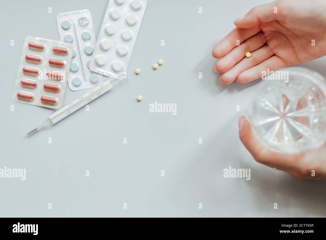 Hands holding the tablets pack Stock Photo - Alamy