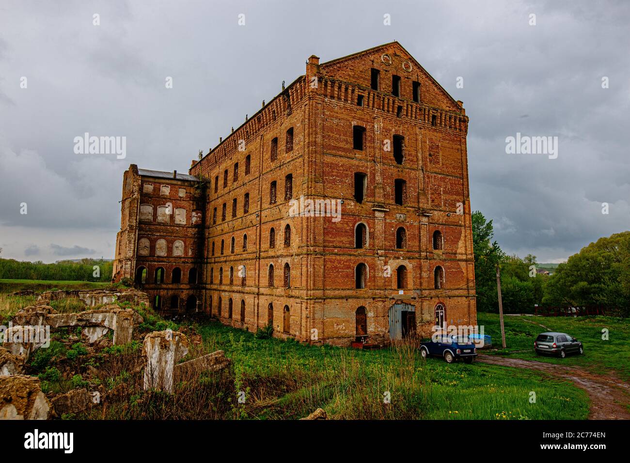 Red brick factory hi-res stock photography and images - Alamy