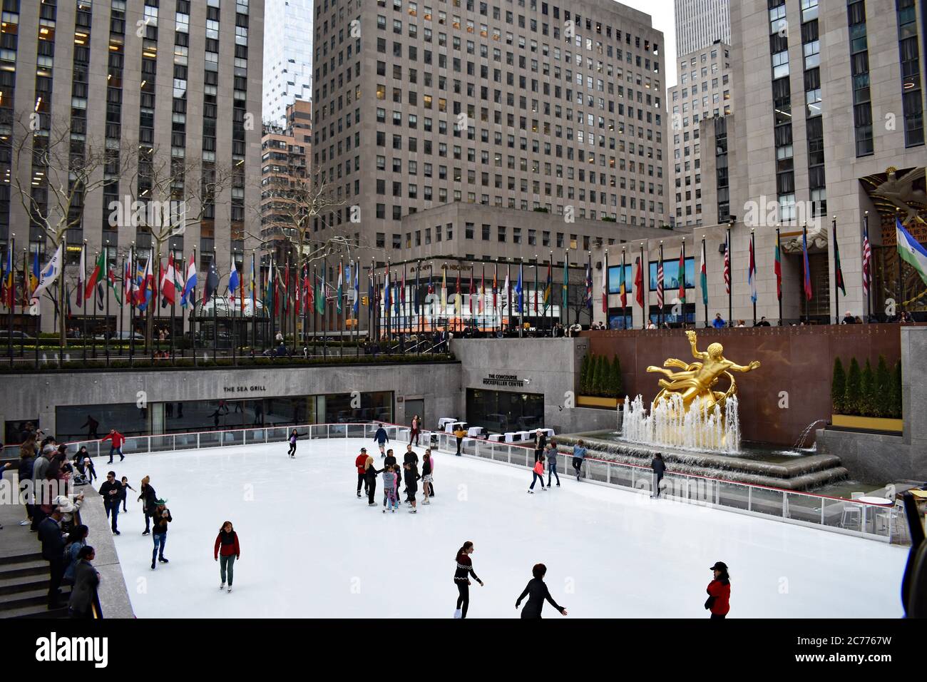 Rockefeller centre plaza hi-res stock photography and images - Alamy