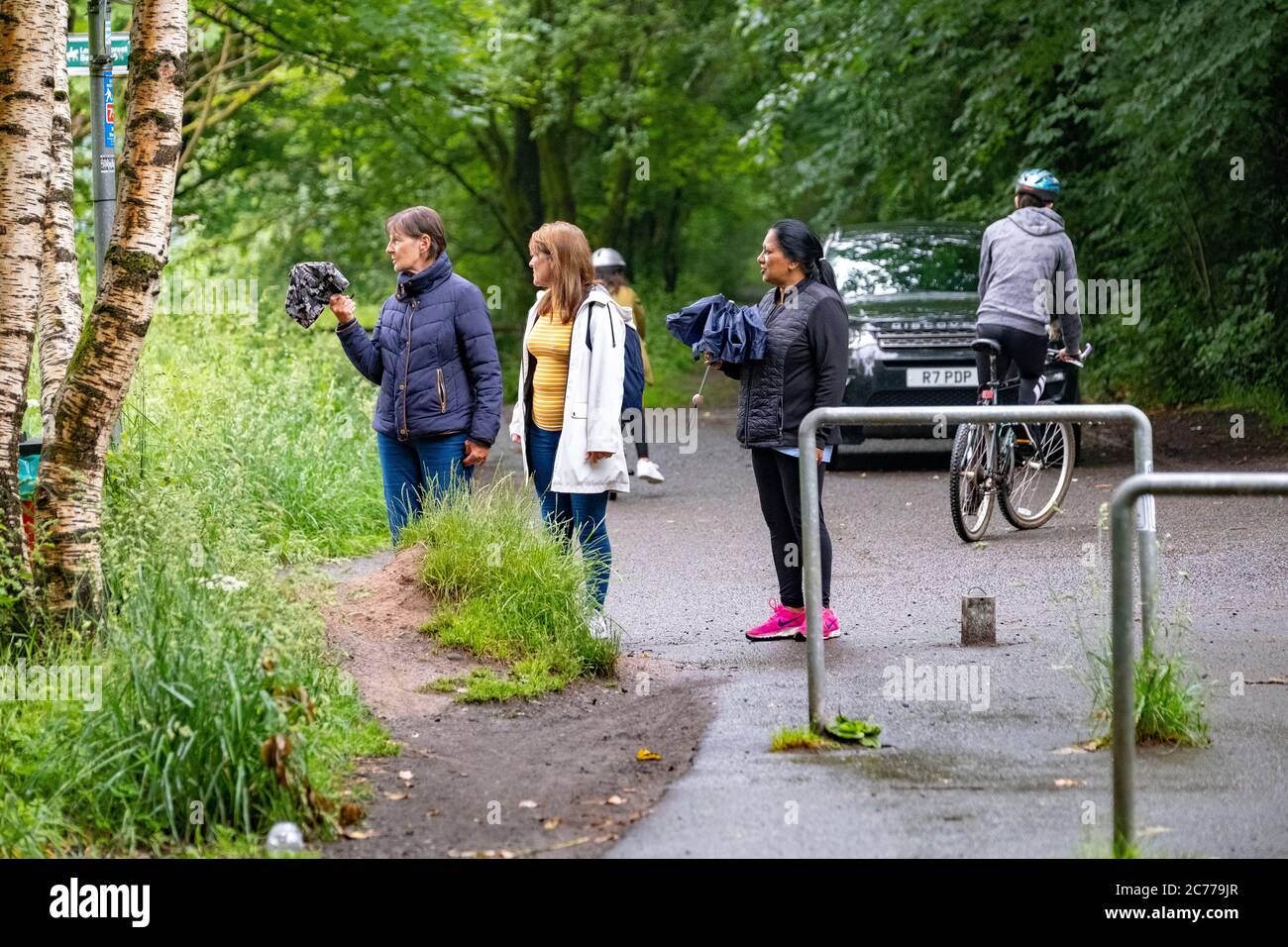 People cycling along roads and pathways Stock Photo - Alamy