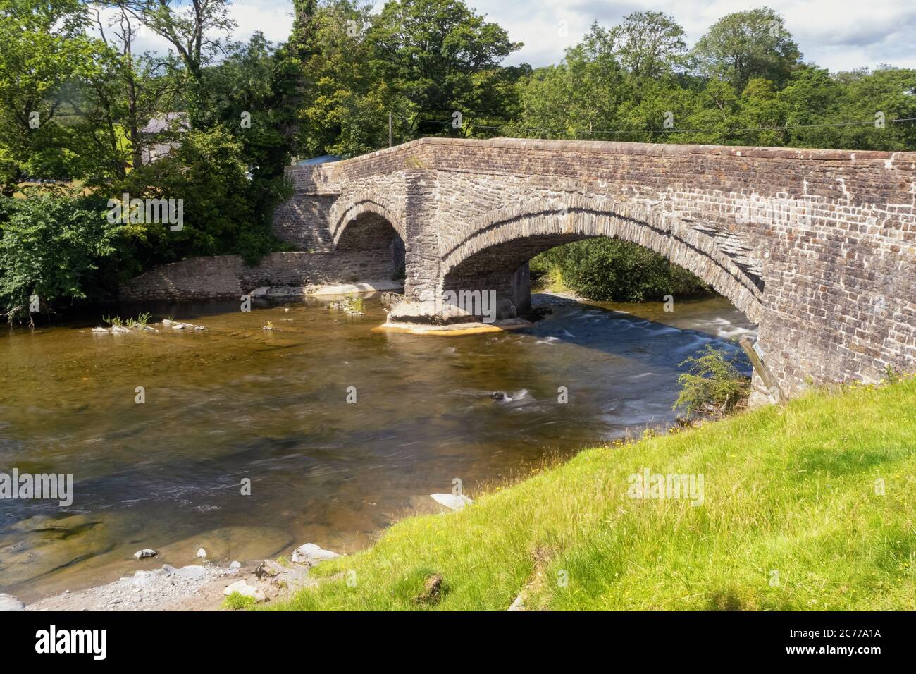 Lincolns Inn Bridge is where the A684 crosses the River Lune west of ...