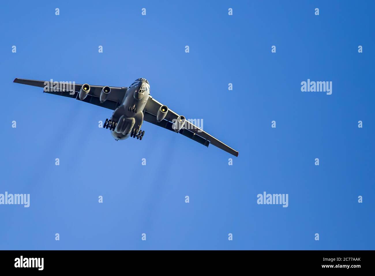 Very big plane hi-res stock photography and images - Alamy