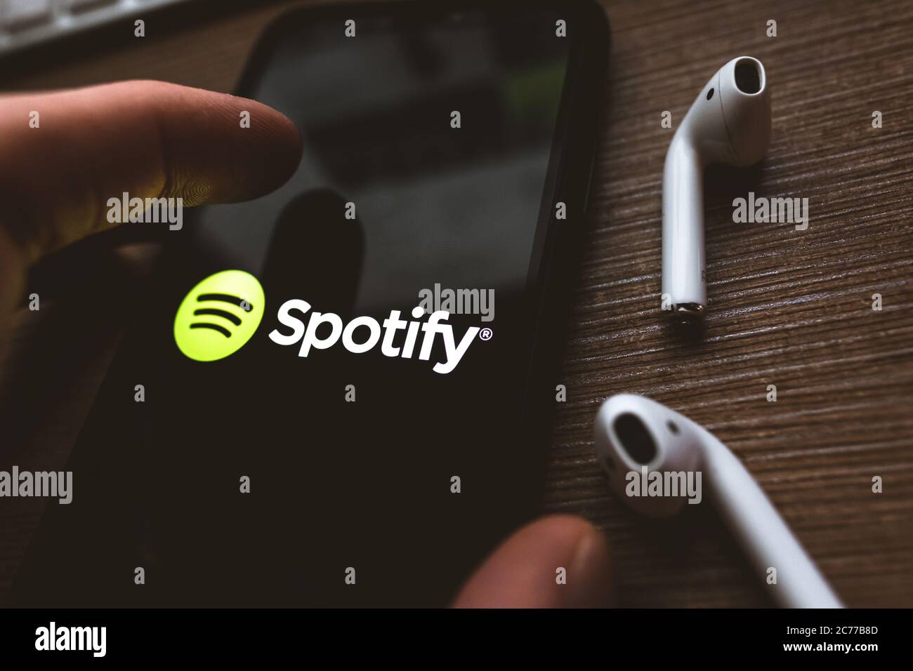 Apple music vs spotify hi-res stock photography and images - Alamy